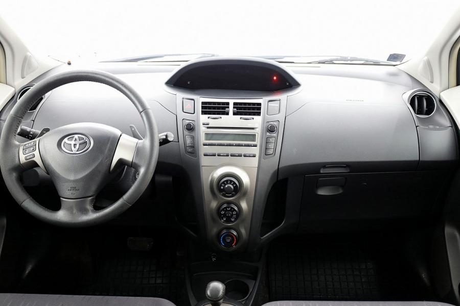 Pelēks Toyota Yaris 2010 Tallina, ar dzinēja tilpumu 1.30 L un nobraukumu 124 tūkst. km par 2499 €, foto 15 vietnē AUTOMOTO.COM.LV