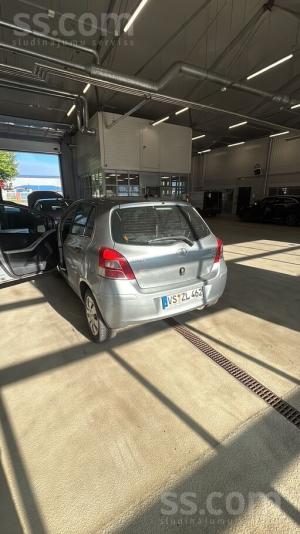 Grey Toyota Yaris 2010 in Riga, with an engine capacity of 1.00 L and mileage of 293 thousand km for 2500 €, photo  on AUTOMOTO.COM.LV