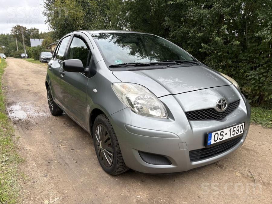 Pelēks Toyota Yaris 2010 Rīga, ar dzinēja tilpumu 1.00 L un nobraukumu 293 tūkst. km par 2500 €, foto 5 vietnē AUTOMOTO.COM.LV
