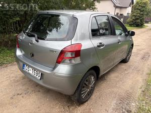 Pelēks Toyota Yaris 2010 Rīga, ar dzinēja tilpumu 1.00 L un nobraukumu 293 tūkst. km par 2500 €, foto 12 vietnē AUTOMOTO.COM.LV