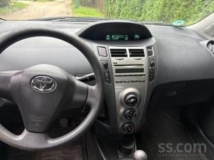 Pelēks Toyota Yaris 2010 Rīga, ar dzinēja tilpumu 1.00 L un nobraukumu 293 tūkst. km par 2500 €, foto 16 vietnē AUTOMOTO.COM.LV