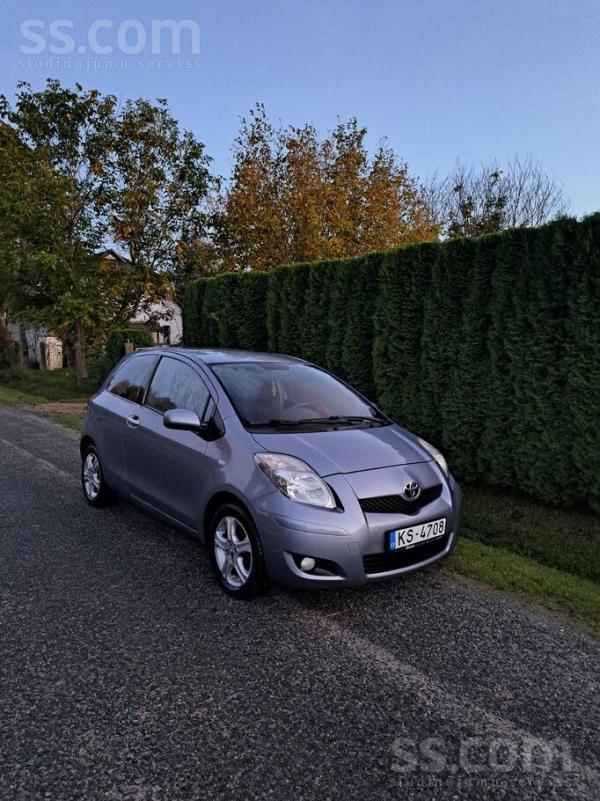 Pelēks Toyota Yaris 2010 Kuldīga, ar dzinēja tilpumu 1.40 L un nobraukumu 310 tūkst. km par 1500 €, foto 1 vietnē AUTOMOTO.COM.LV