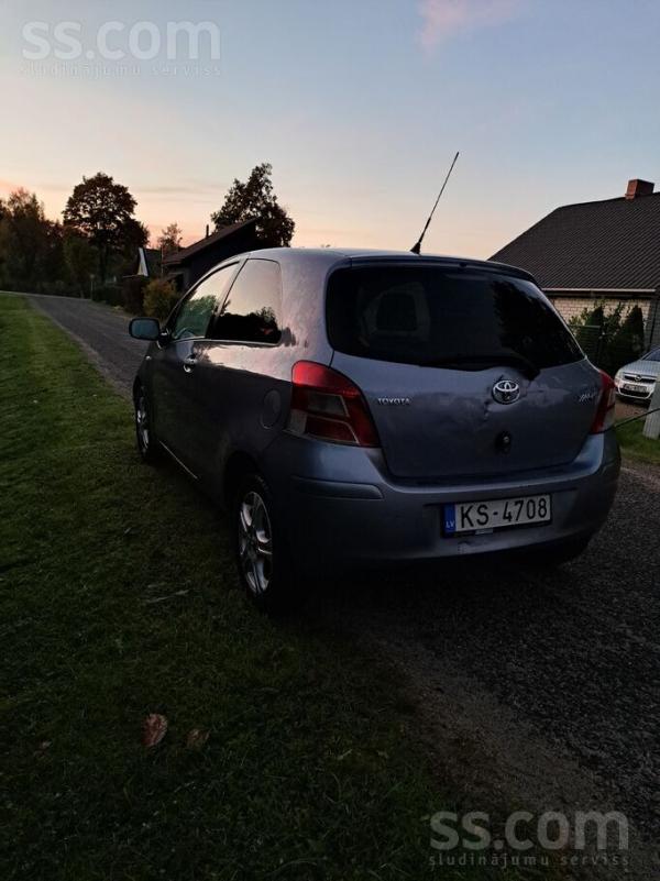 Pelēks Toyota Yaris 2010 Kuldīga, ar dzinēja tilpumu 1.40 L un nobraukumu 310 tūkst. km par 1500 €, foto 4 vietnē AUTOMOTO.COM.LV