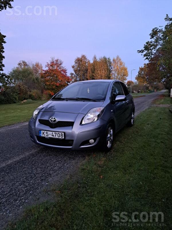 Pelēks Toyota Yaris 2010 Kuldīga, ar dzinēja tilpumu 1.40 L un nobraukumu 310 tūkst. km par 1500 €, foto 5 vietnē AUTOMOTO.COM.LV