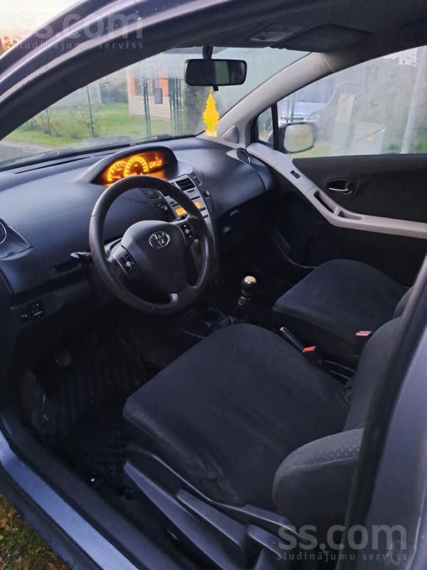 Pelēks Toyota Yaris 2010 Kuldīga, ar dzinēja tilpumu 1.40 L un nobraukumu 310 tūkst. km par 1500 €, foto 6 vietnē AUTOMOTO.COM.LV