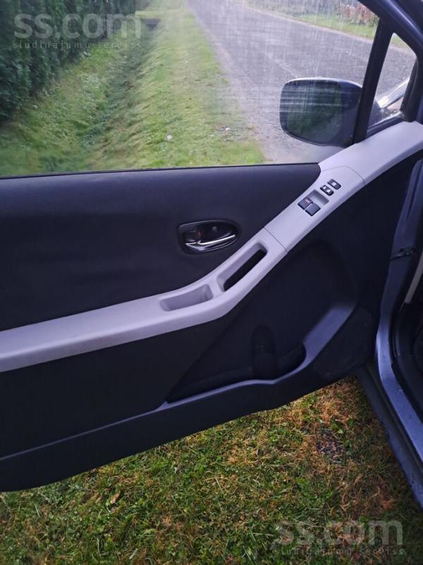 Pelēks Toyota Yaris 2010 Kuldīga, ar dzinēja tilpumu 1.40 L un nobraukumu 310 tūkst. km par 1500 €, foto 7 vietnē AUTOMOTO.COM.LV