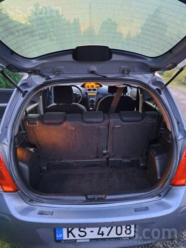 Pelēks Toyota Yaris 2010 Kuldīga, ar dzinēja tilpumu 1.40 L un nobraukumu 310 tūkst. km par 1500 €, foto 8 vietnē AUTOMOTO.COM.LV