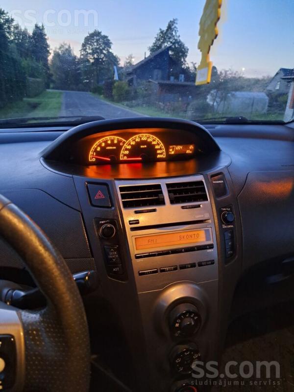 Pelēks Toyota Yaris 2010 Kuldīga, ar dzinēja tilpumu 1.40 L un nobraukumu 310 tūkst. km par 1500 €, foto 9 vietnē AUTOMOTO.COM.LV