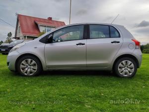 Grey Toyota Yaris 2010 in Tallinn, with an engine capacity of 1.30 L and mileage of 179 thousand km for 2500 €, photo 3 on AUTOMOTO.COM.LV