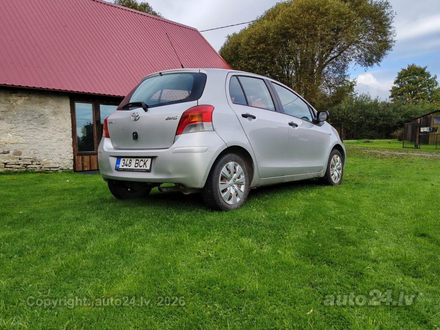 Grey Toyota Yaris 2010 in Tallinn, with an engine capacity of 1.30 L and mileage of 179 thousand km for 2500 €, photo 4 on AUTOMOTO.COM.LV