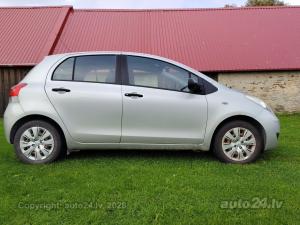 Grey Toyota Yaris 2010 in Tallinn, with an engine capacity of 1.30 L and mileage of 179 thousand km for 2500 €, photo 7 on AUTOMOTO.COM.LV