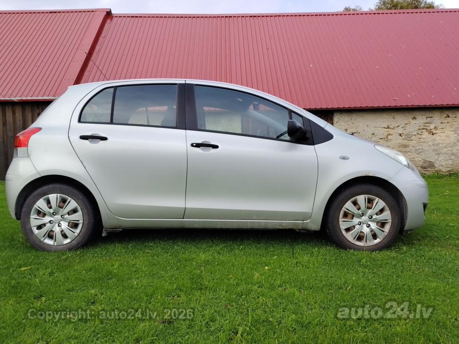 Grey Toyota Yaris 2010 in Tallinn, with an engine capacity of 1.30 L and mileage of 179 thousand km for 2500 €, photo 7 on AUTOMOTO.COM.LV