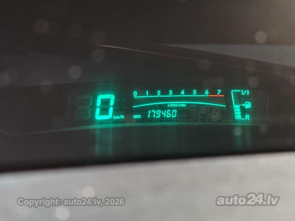 Grey Toyota Yaris 2010 in Tallinn, with an engine capacity of 1.30 L and mileage of 179 thousand km for 2500 €, photo 11 on AUTOMOTO.COM.LV