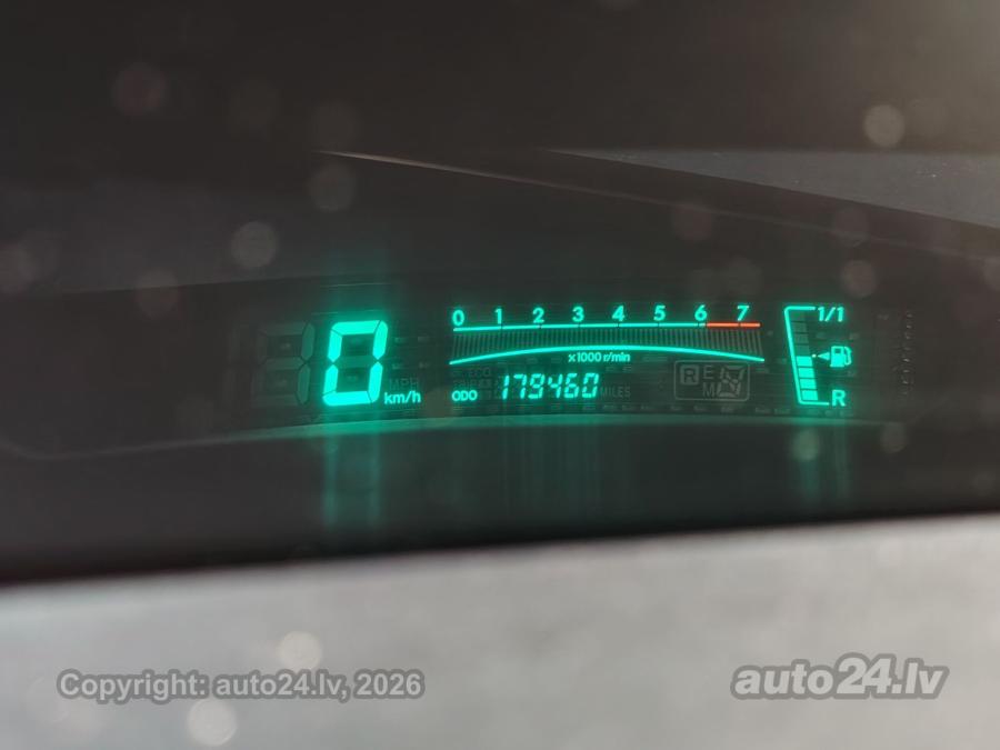 Grey Toyota Yaris 2010 in Tallinn, with an engine capacity of 1.30 L and mileage of 179 thousand km for 2500 €, photo 11 on AUTOMOTO.COM.LV