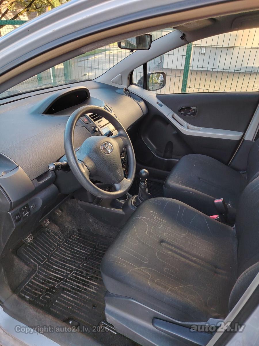 Grey Toyota Yaris 2010 in Tallinn, with an engine capacity of 1.30 L and mileage of 179 thousand km for 2500 €, photo 12 on AUTOMOTO.COM.LV