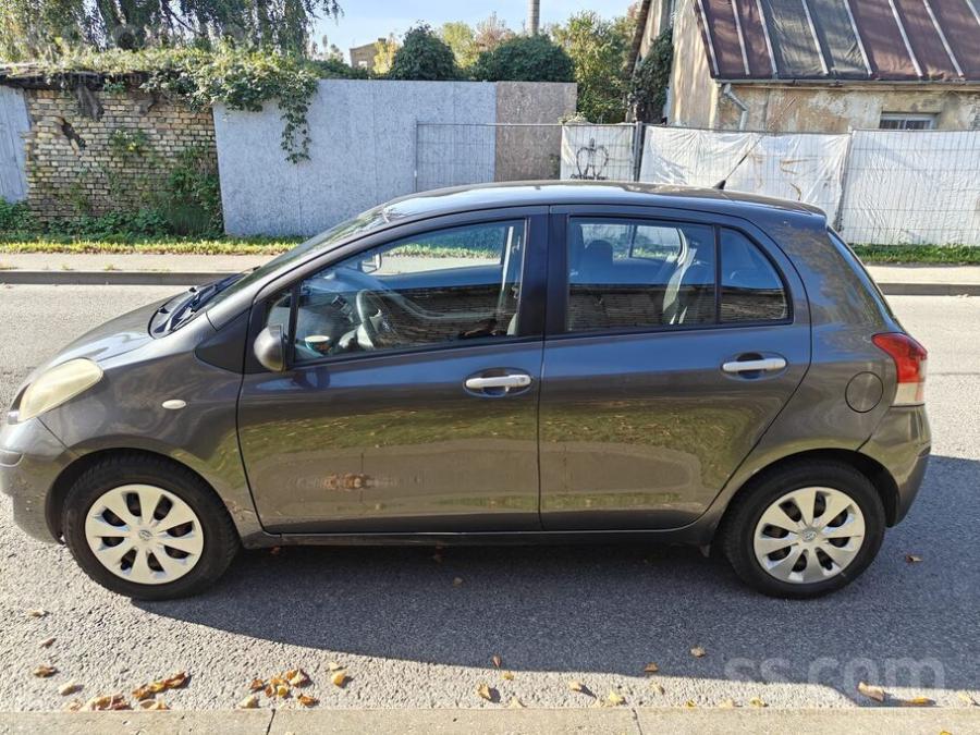 Pelēks Toyota Yaris 2010 Rīga, ar dzinēja tilpumu 1.40 L un nobraukumu 370 tūkst. km par 2200 €, foto 4 vietnē AUTOMOTO.COM.LV