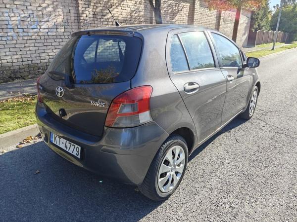 Pelēks Toyota Yaris 2010 Rīga, ar dzinēja tilpumu 1.40 L un nobraukumu 370 tūkst. km par 2200 €, foto 6 vietnē AUTOMOTO.COM.LV