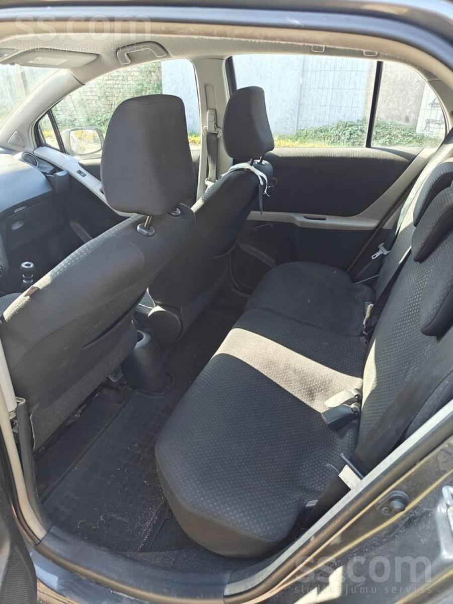 Pelēks Toyota Yaris 2010 Rīga, ar dzinēja tilpumu 1.40 L un nobraukumu 370 tūkst. km par 2200 €, foto 10 vietnē AUTOMOTO.COM.LV
