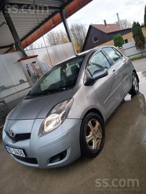 Grey Toyota Yaris 2010 in Jekabpils, with an engine capacity of 1.40 L and mileage of 226 thousand km for 1150 €, photo  on AUTOMOTO.COM.LV