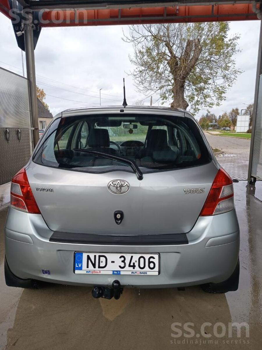 Grey Toyota Yaris 2010 in Jekabpils, with an engine capacity of 1.40 L and mileage of 226 thousand km for 1150 €, photo 4 on AUTOMOTO.COM.LV