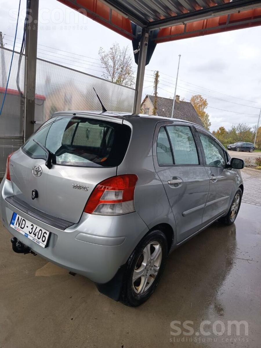 Grey Toyota Yaris 2010 in Jekabpils, with an engine capacity of 1.40 L and mileage of 226 thousand km for 1150 €, photo 5 on AUTOMOTO.COM.LV
