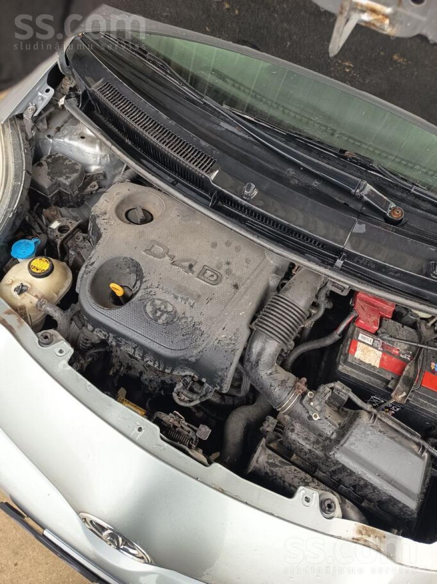 Grey Toyota Yaris 2010 in Jekabpils, with an engine capacity of 1.40 L and mileage of 226 thousand km for 1150 €, photo 7 on AUTOMOTO.COM.LV