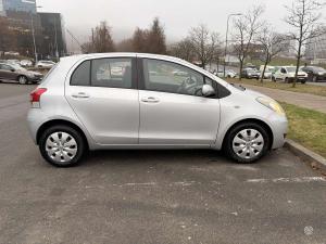 Pelēks Toyota Yaris 2011 Viļņa, ar dzinēja tilpumu 1.30 L un nobraukumu 181 tūkst. km par 2300 €, foto 4 vietnē AUTOMOTO.COM.LV