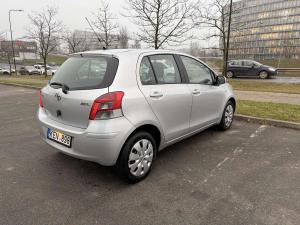Pelēks Toyota Yaris 2011 Viļņa, ar dzinēja tilpumu 1.30 L un nobraukumu 181 tūkst. km par 2300 €, foto 5 vietnē AUTOMOTO.COM.LV