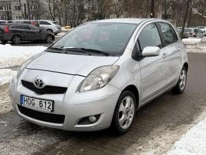 Grey Toyota Yaris 2011 in Vilnius, with an engine capacity of 1.33 L and mileage of 97 thousand km for 2400 €, photo 3 on AUTOMOTO.COM.LV
