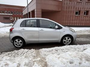 Grey Toyota Yaris 2011 in Vilnius, with an engine capacity of 1.33 L and mileage of 97 thousand km for 2400 €, photo 8 on AUTOMOTO.COM.LV