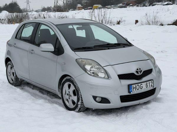 Pelēks Toyota Yaris 2011 Viļņa, ar dzinēja tilpumu 1.33 L un nobraukumu 94 tūkst. km par 2400 €, foto 3 vietnē AUTOMOTO.COM.LV