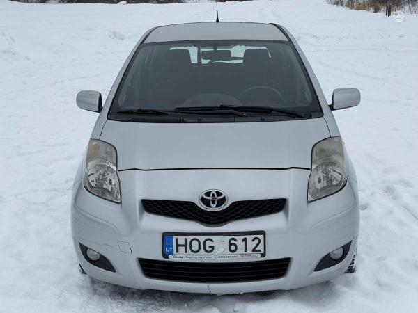 Pelēks Toyota Yaris 2011 Viļņa, ar dzinēja tilpumu 1.33 L un nobraukumu 94 tūkst. km par 2400 €, foto 4 vietnē AUTOMOTO.COM.LV