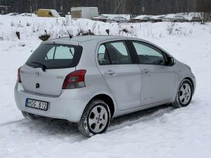 Pelēks Toyota Yaris 2011 Viļņa, ar dzinēja tilpumu 1.33 L un nobraukumu 94 tūkst. km par 2400 €, foto 10 vietnē AUTOMOTO.COM.LV