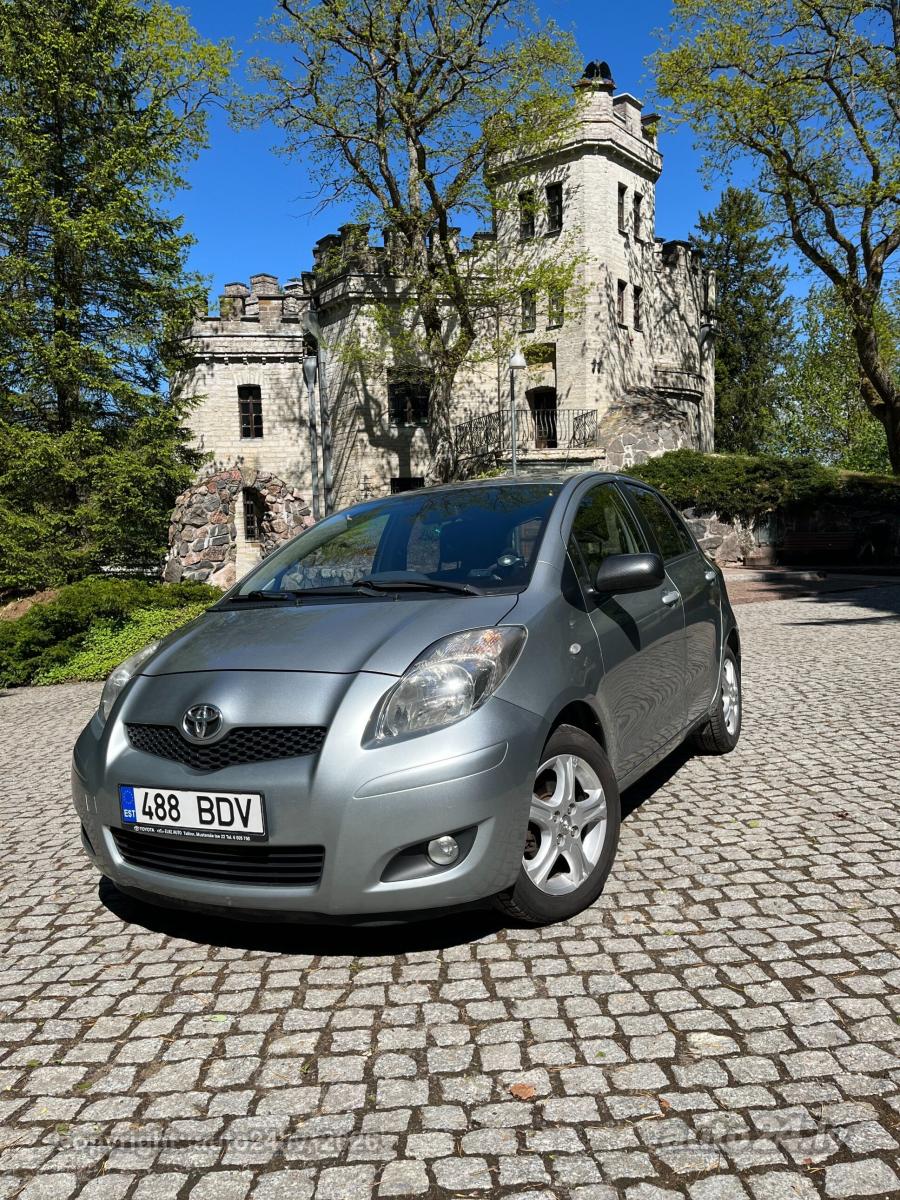 Pelēks Toyota Yaris 2011 Tallina, ar dzinēja tilpumu 1.30 L un nobraukumu 228 tūkst. km par 5300 €, foto 1 vietnē AUTOMOTO.COM.LV