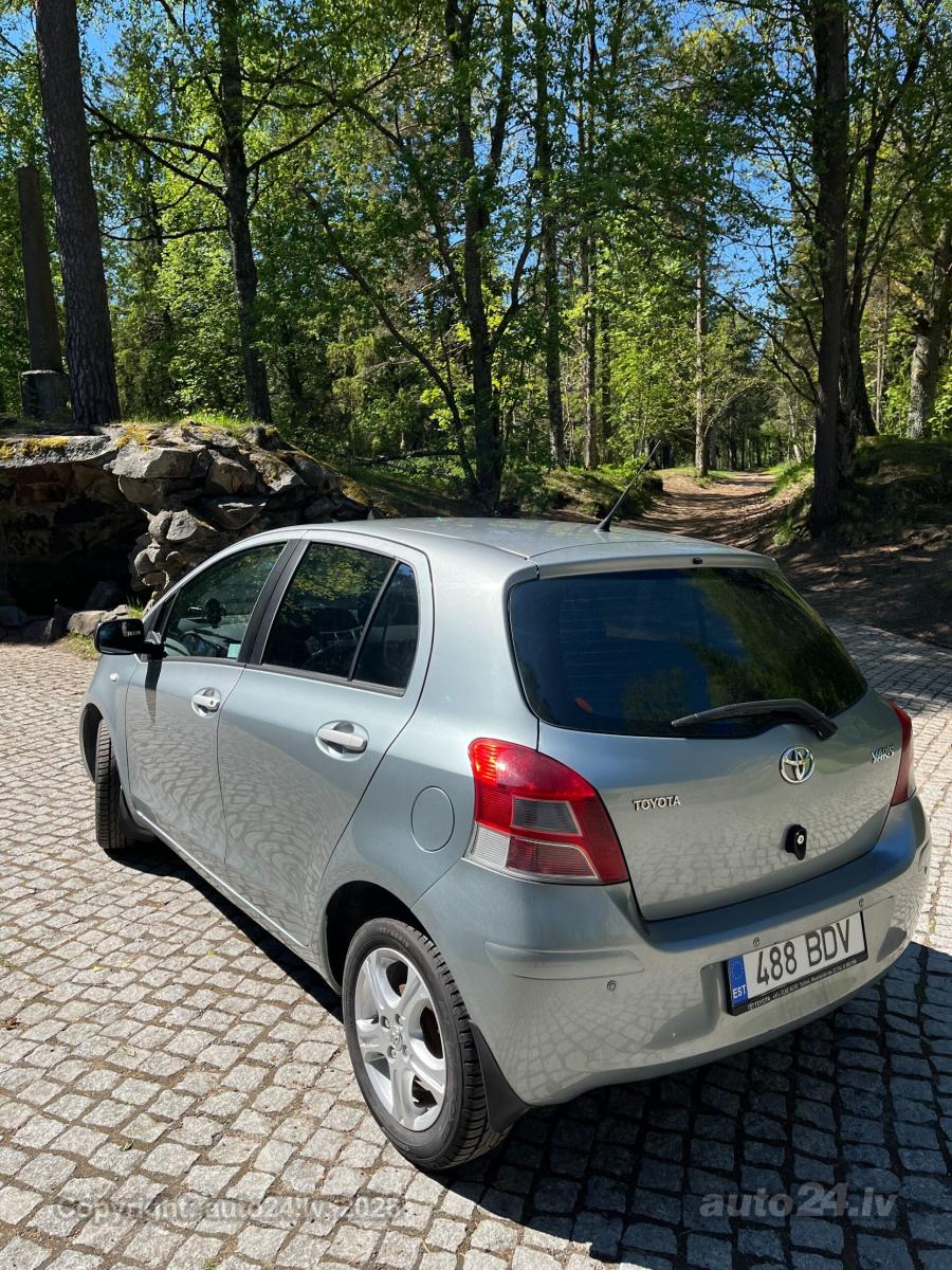 Pelēks Toyota Yaris 2011 Tallina, ar dzinēja tilpumu 1.30 L un nobraukumu 228 tūkst. km par 5300 €, foto 5 vietnē AUTOMOTO.COM.LV
