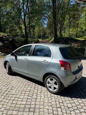 Pelēks Toyota Yaris 2011 Tallina, ar dzinēja tilpumu 1.30 L un nobraukumu 228 tūkst. km par 5300 €, foto 7 vietnē AUTOMOTO.COM.LV