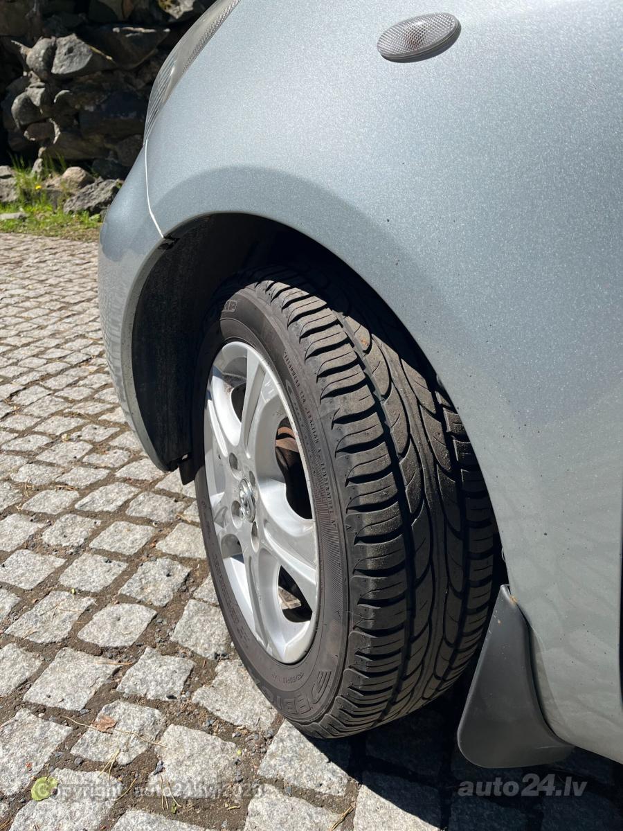 Pelēks Toyota Yaris 2011 Tallina, ar dzinēja tilpumu 1.30 L un nobraukumu 228 tūkst. km par 5300 €, foto 9 vietnē AUTOMOTO.COM.LV