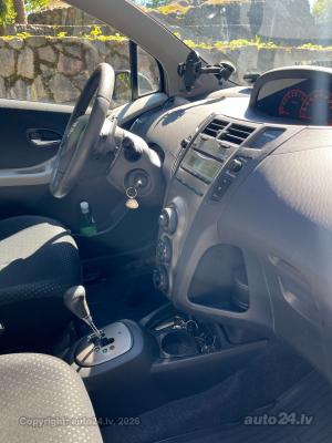 Pelēks Toyota Yaris 2011 Tallina, ar dzinēja tilpumu 1.30 L un nobraukumu 228 tūkst. km par 5300 €, foto 13 vietnē AUTOMOTO.COM.LV