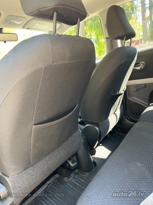 Pelēks Toyota Yaris 2011 Tallina, ar dzinēja tilpumu 1.30 L un nobraukumu 228 tūkst. km par 5300 €, foto 15 vietnē AUTOMOTO.COM.LV