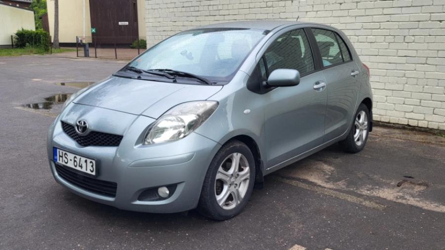 Pelēks Toyota Yaris 2011 Rīga, ar dzinēja tilpumu 1.30 L un nobraukumu 180 tūkst. km par 3900 €, foto 1 vietnē AUTOMOTO.COM.LV