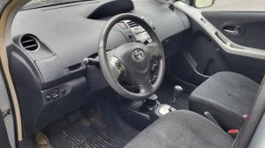 Pelēks Toyota Yaris 2011 Rīga, ar dzinēja tilpumu 1.30 L un nobraukumu 180 tūkst. km par 3900 €, foto 5 vietnē AUTOMOTO.COM.LV