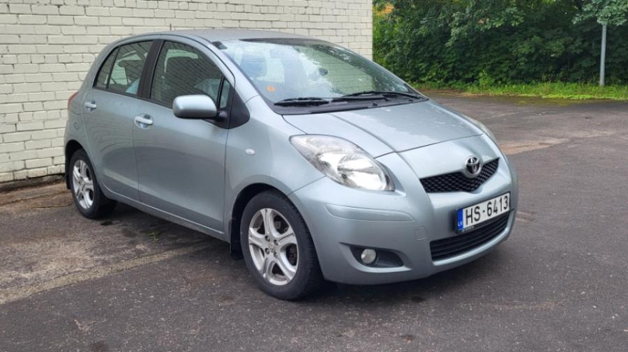 Pelēks Toyota Yaris 2011 Rīga, ar dzinēja tilpumu 1.30 L un nobraukumu 180 tūkst. km par 3900 €, foto 6 vietnē AUTOMOTO.COM.LV