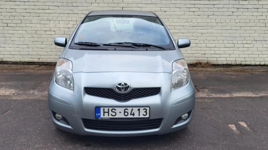 Pelēks Toyota Yaris 2011 Rīga, ar dzinēja tilpumu 1.30 L un nobraukumu 180 tūkst. km par 3900 €, foto 7 vietnē AUTOMOTO.COM.LV