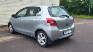 Pelēks Toyota Yaris 2011 Rīga, ar dzinēja tilpumu 1.30 L un nobraukumu 180 tūkst. km par 3900 €, foto 9 vietnē AUTOMOTO.COM.LV