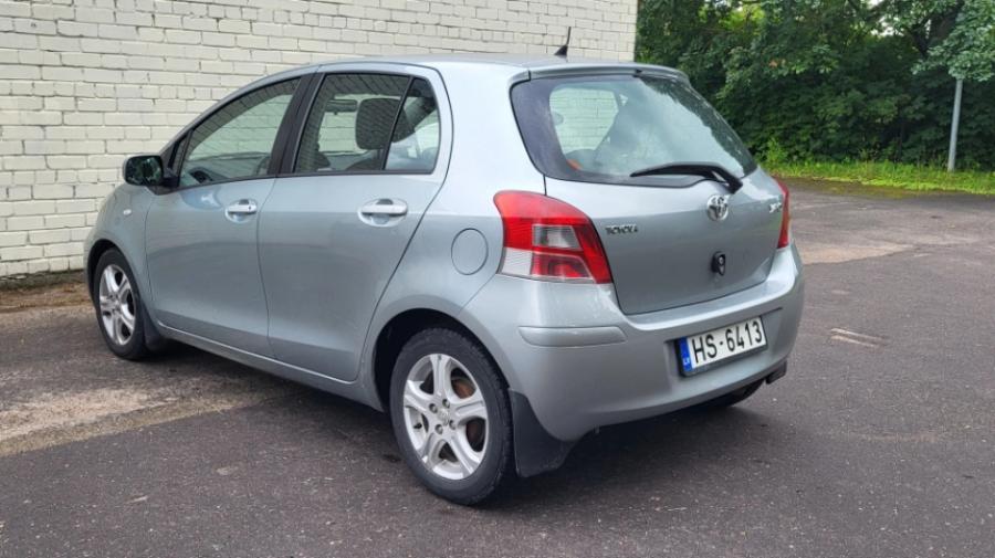 Pelēks Toyota Yaris 2011 Rīga, ar dzinēja tilpumu 1.30 L un nobraukumu 180 tūkst. km par 3900 €, foto 9 vietnē AUTOMOTO.COM.LV