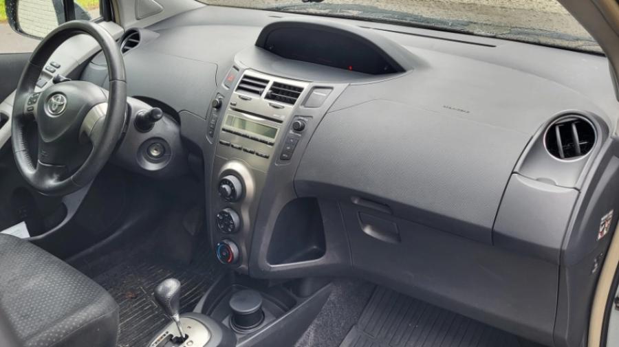 Pelēks Toyota Yaris 2011 Rīga, ar dzinēja tilpumu 1.30 L un nobraukumu 180 tūkst. km par 3900 €, foto 11 vietnē AUTOMOTO.COM.LV