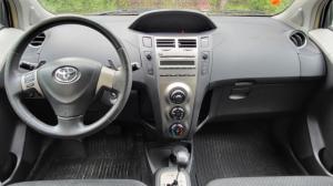 Pelēks Toyota Yaris 2011 Rīga, ar dzinēja tilpumu 1.30 L un nobraukumu 180 tūkst. km par 3900 €, foto 12 vietnē AUTOMOTO.COM.LV