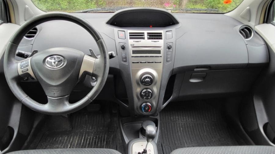 Pelēks Toyota Yaris 2011 Rīga, ar dzinēja tilpumu 1.30 L un nobraukumu 180 tūkst. km par 3900 €, foto 12 vietnē AUTOMOTO.COM.LV