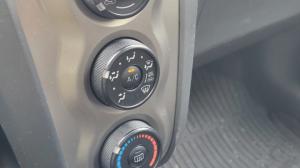 Pelēks Toyota Yaris 2011 Rīga, ar dzinēja tilpumu 1.30 L un nobraukumu 180 tūkst. km par 3900 €, foto 17 vietnē AUTOMOTO.COM.LV