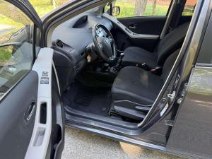Grey Toyota Yaris 2011 in Vilnius, with an engine capacity of 1.33 L and mileage of 131 thousand km for 3750 €, photo 12 on AUTOMOTO.COM.LV